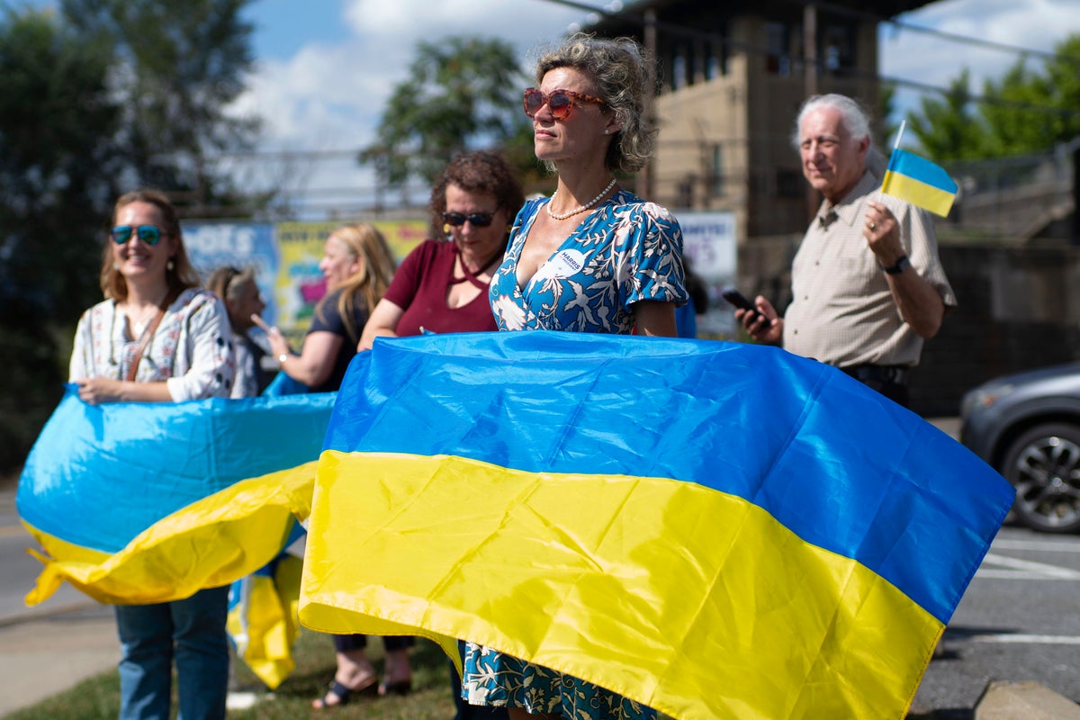 Ukrainian President Zelenskyy visits Pennsylvania ammunition factory to ...