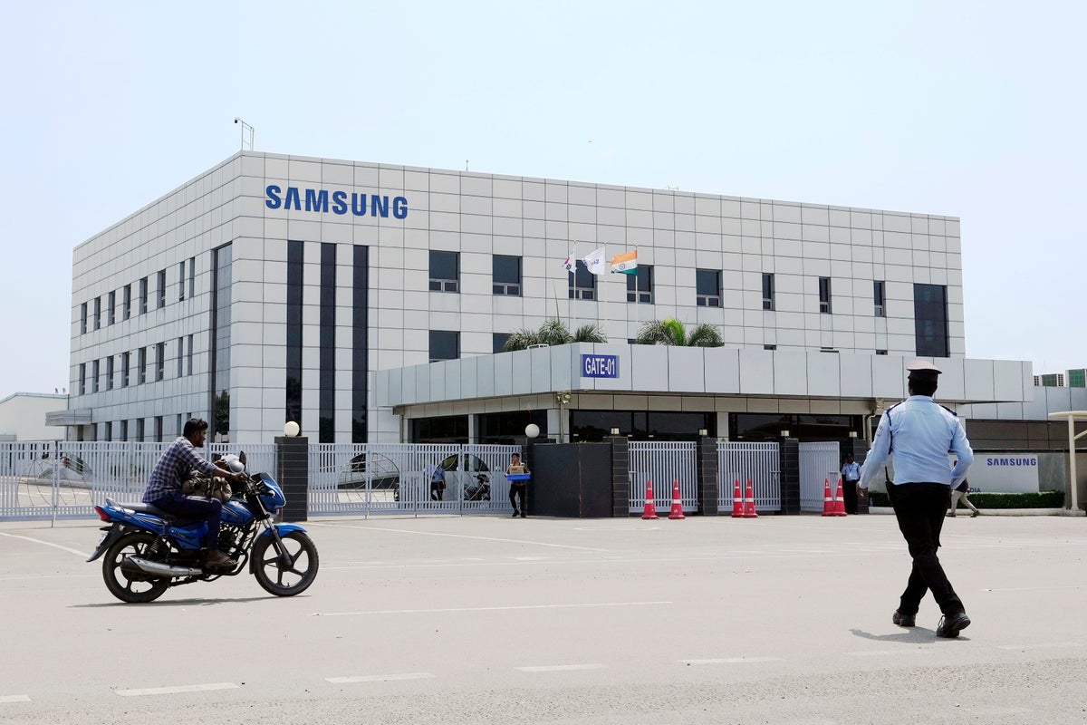Strike by more than 1,000 Samsung workers enters a third week in India ...