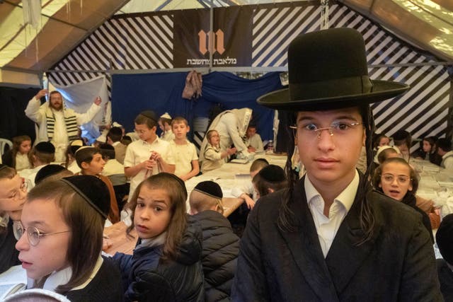 Thousands of Jewish pilgrims make journey to Ukraine despite war ...