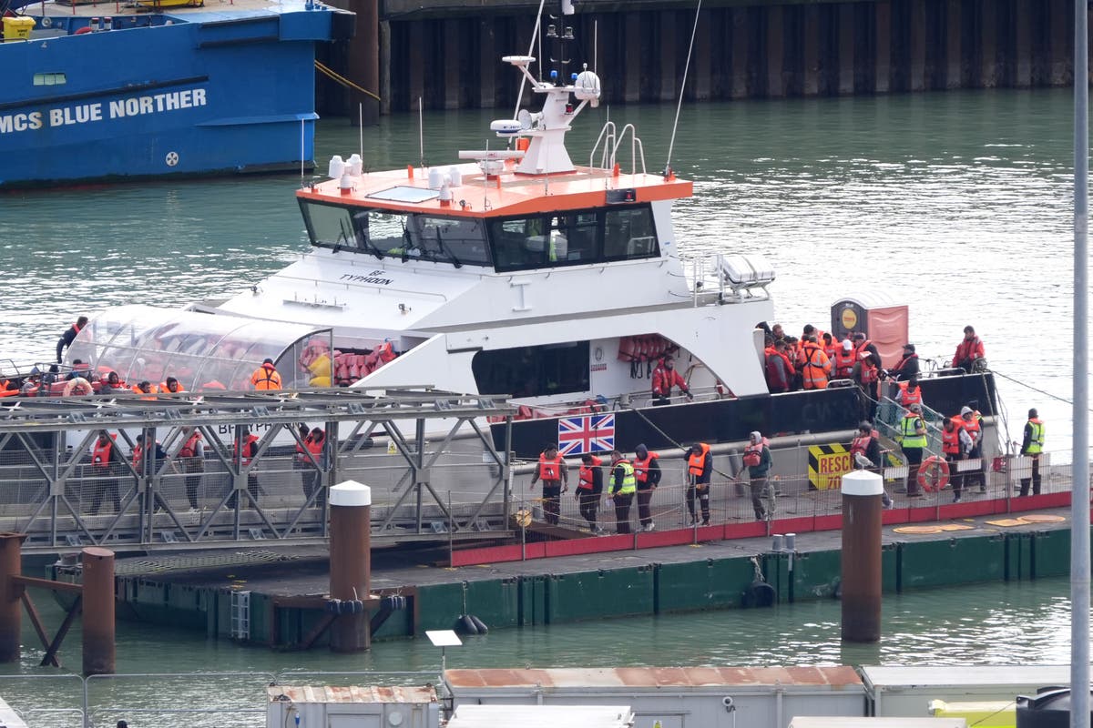Nearly 500 migrants arrive in UK in nine small boats as perilous ...