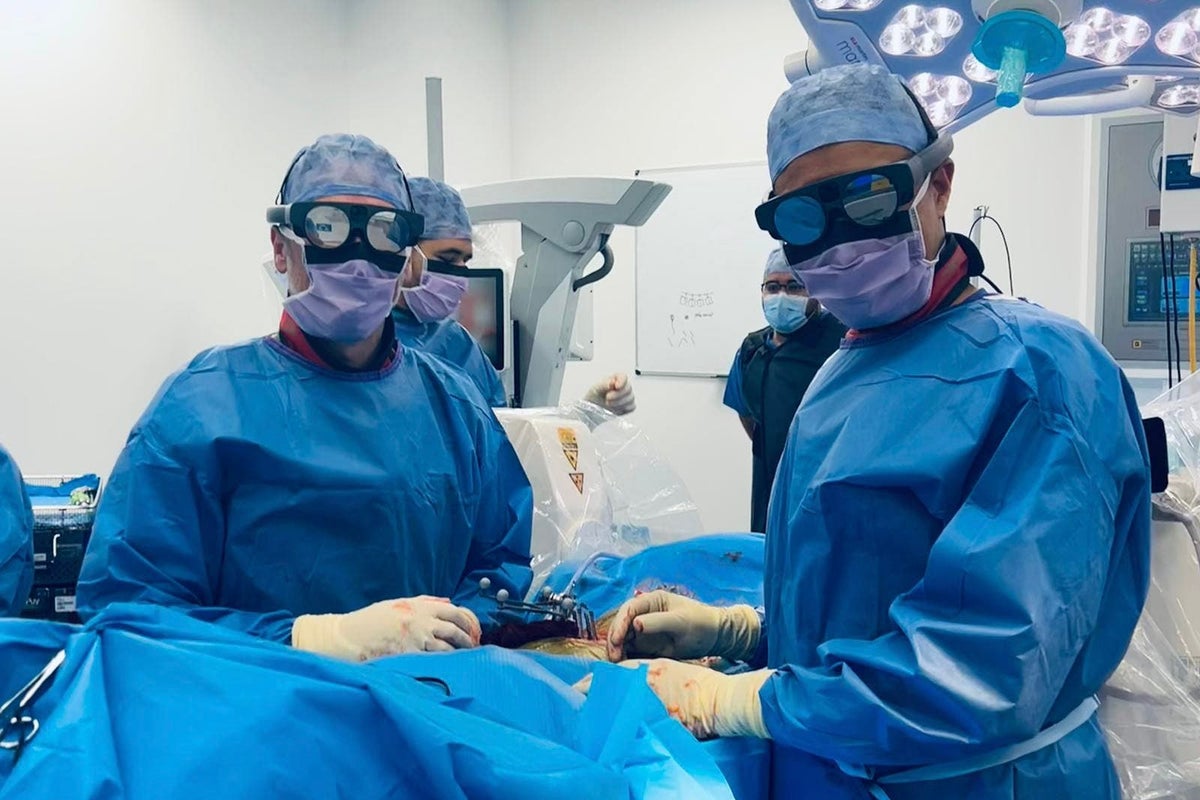 Surgeons use technology to ‘see inside’ body for the first time in UK ...
