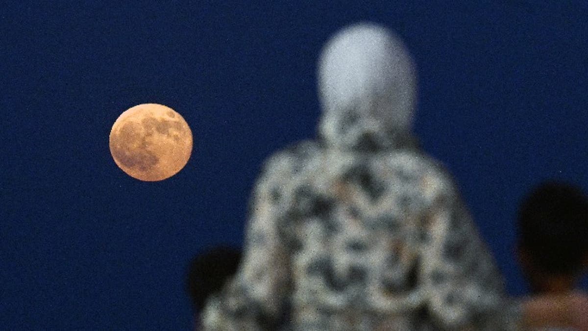 Watch: 2024’s biggest supermoon illuminates Hong Kong and New Dehli ...