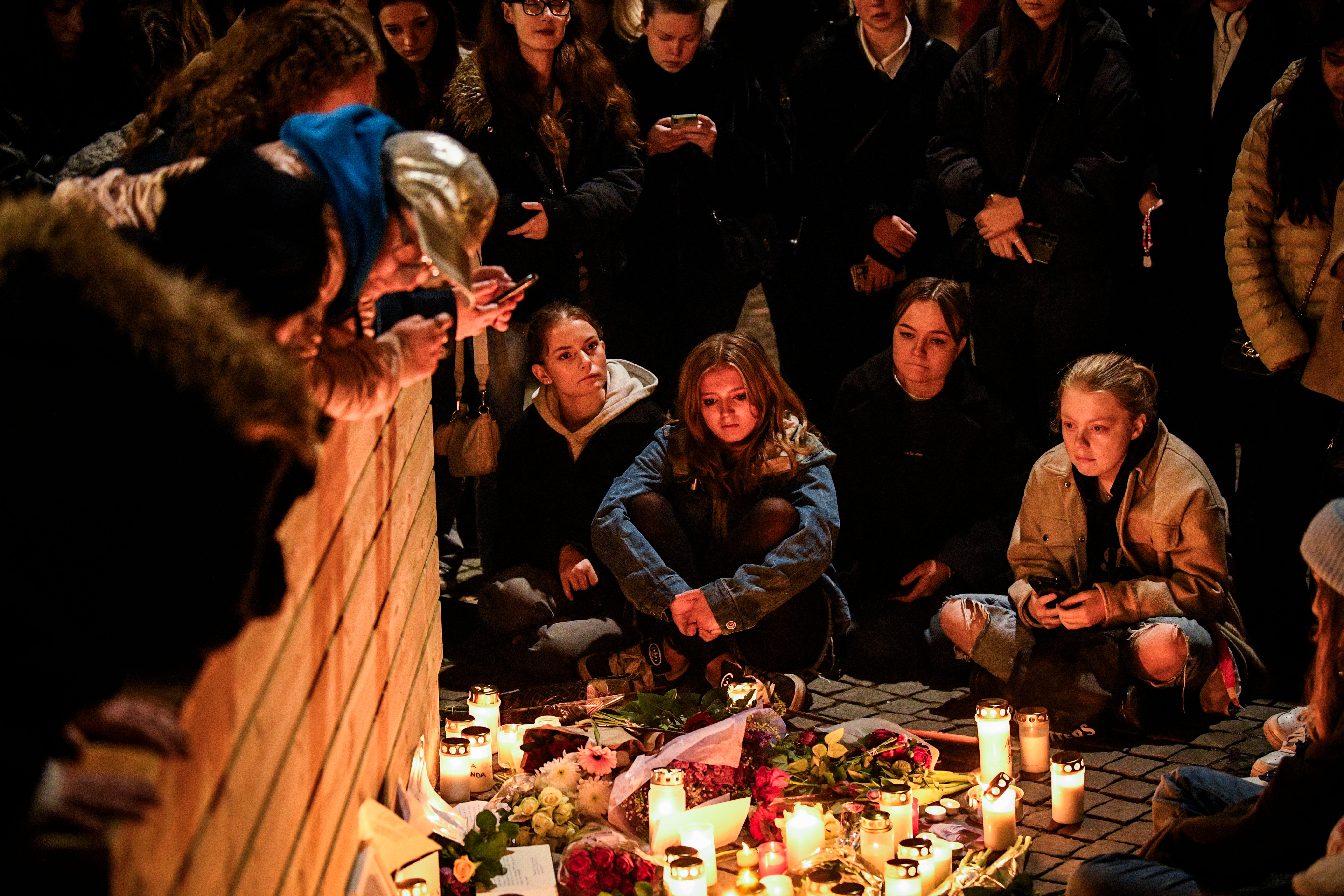Thousands of Liam Payne fans hold memorials worldwide for One Direction ...