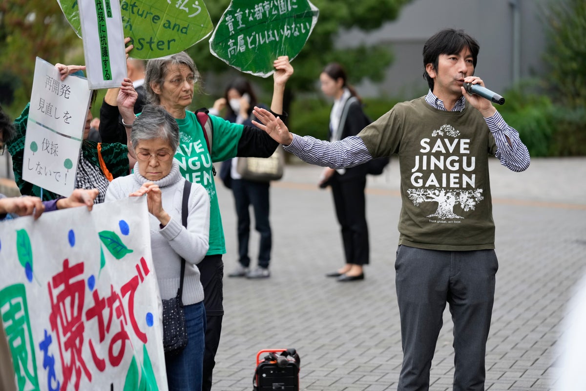 Developers begin cutting trees in a Tokyo park that environmentalists ...