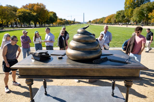 Mysterious bronze neo-Nazi tiki torch for Trump statue appears in ...