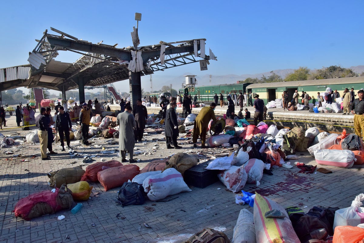 At least 13 killed and 30 wounded in Quetta train station bombing ...