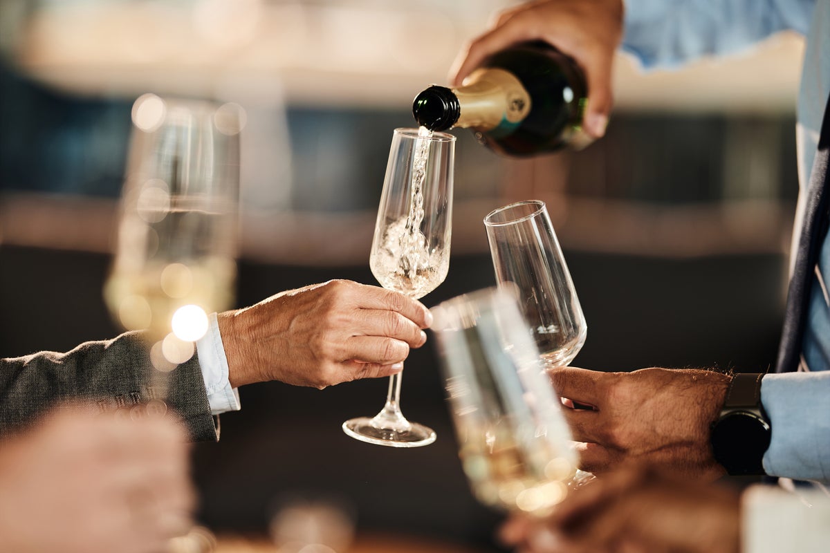 Best champagne: Supermarket’s £25 bottle beats Moët & Chandon in ...