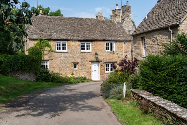 10 best Cotswolds cottages straight out of The Holiday to cosy up this ...