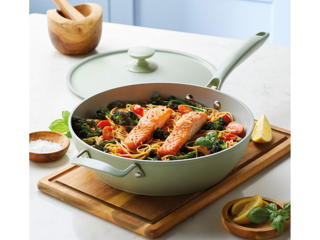 This £25 Aldi pan looks exactly like Our Place’s viral £130 always pan ...