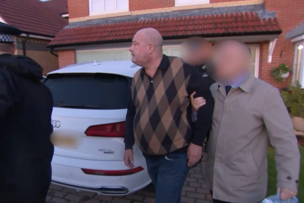 £7 billion drug gang foiled when smuggler left van to go drinking in ...