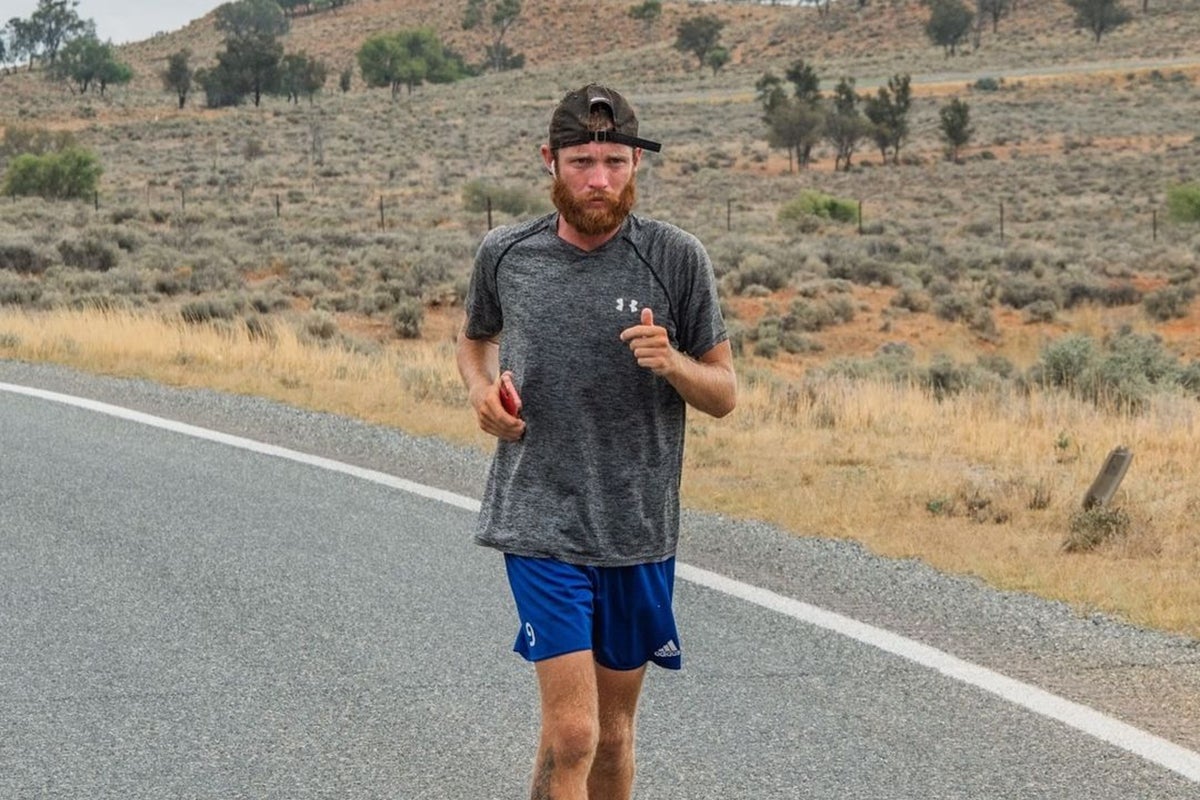 Man breaks British record by running more than 4000km across Australia ...