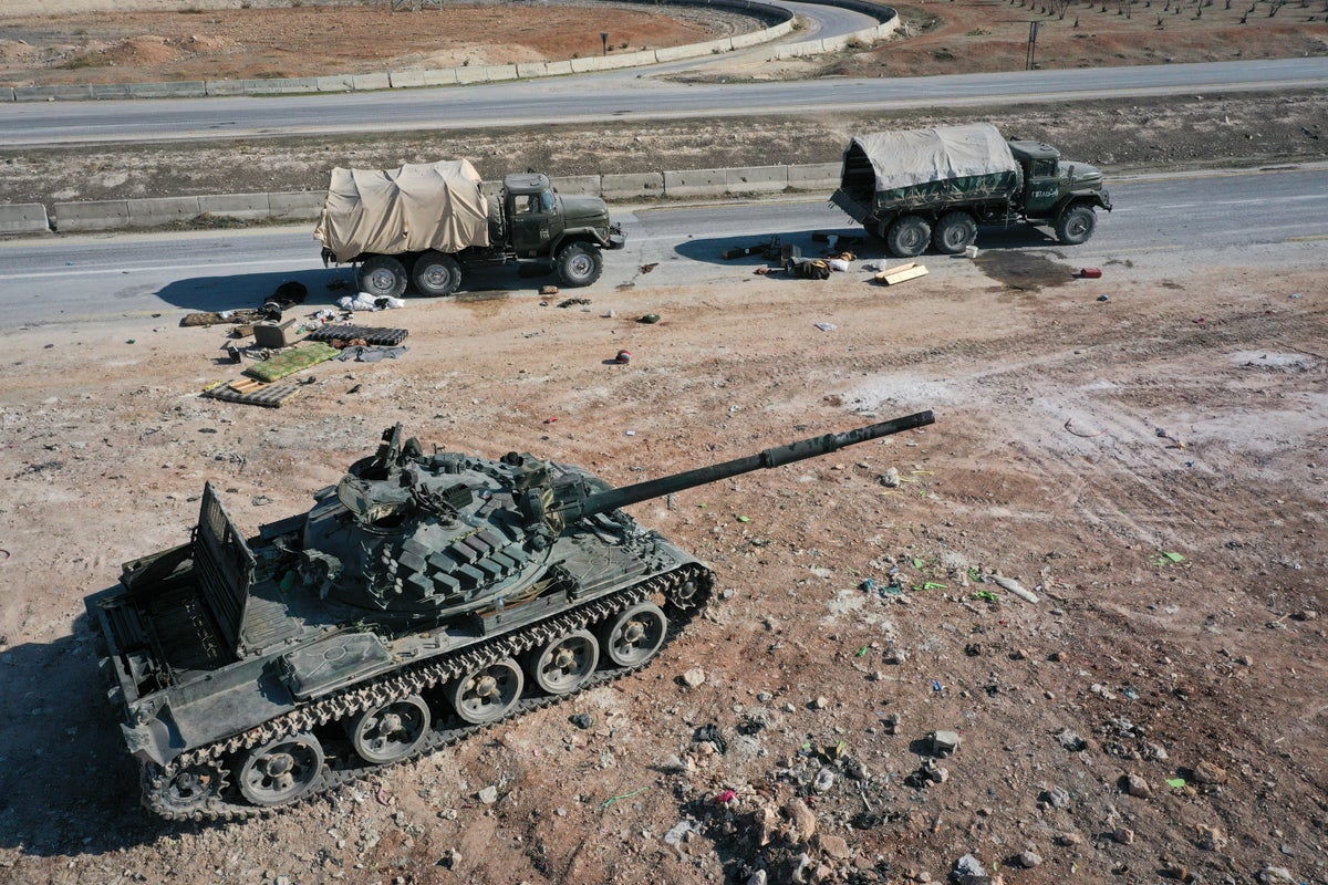 Syrian insurgents enter 2 central towns, bringing them close to the ...