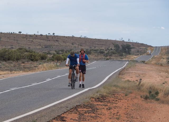 Man breaks British record by running more than 4000km across Australia ...