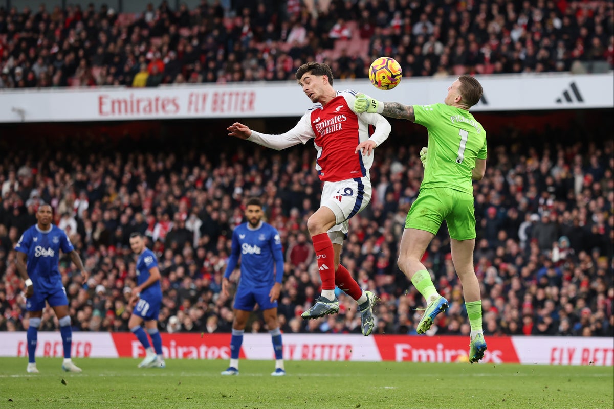 Arsenal let crucial opportunity slip against Everton as familiar ...