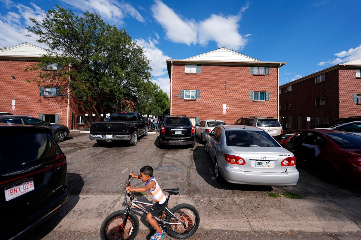 Colorado apartment complex where armed gang members were seen on video ...