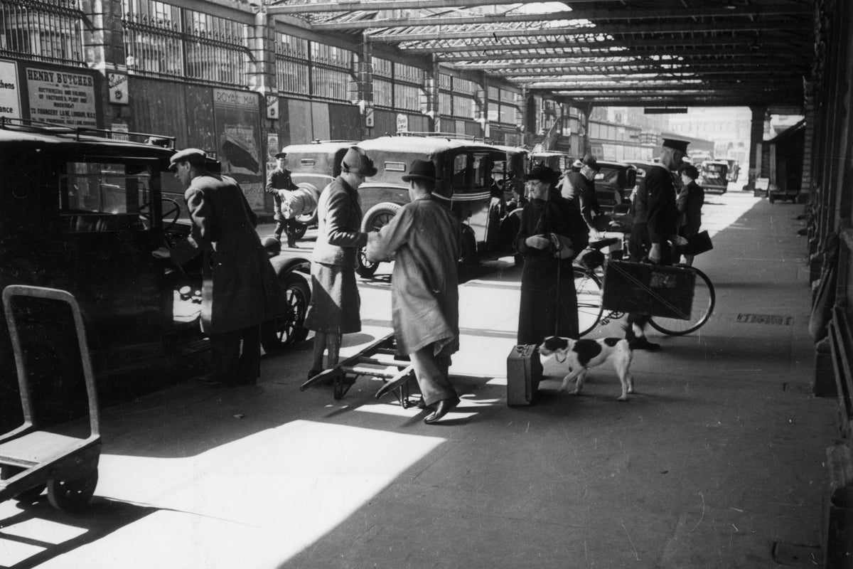 MI5’s wartime guide to the art of being a spy: Follow that cab (and tip ...