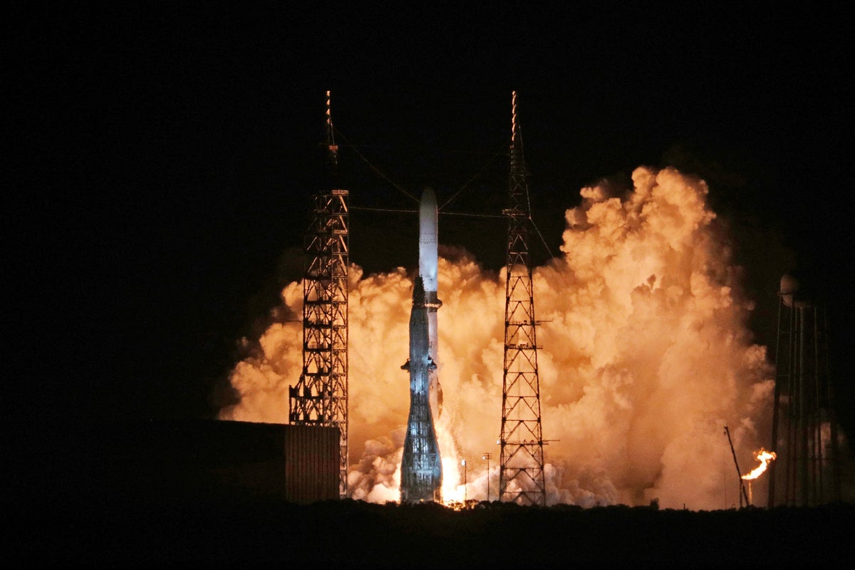 Jeff Bezos’ Blue Origin launches New Glenn rocket on second attempt ...