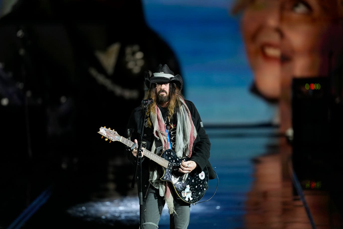 Billy Ray Cyrus dragged for tragic performance after inauguration ...