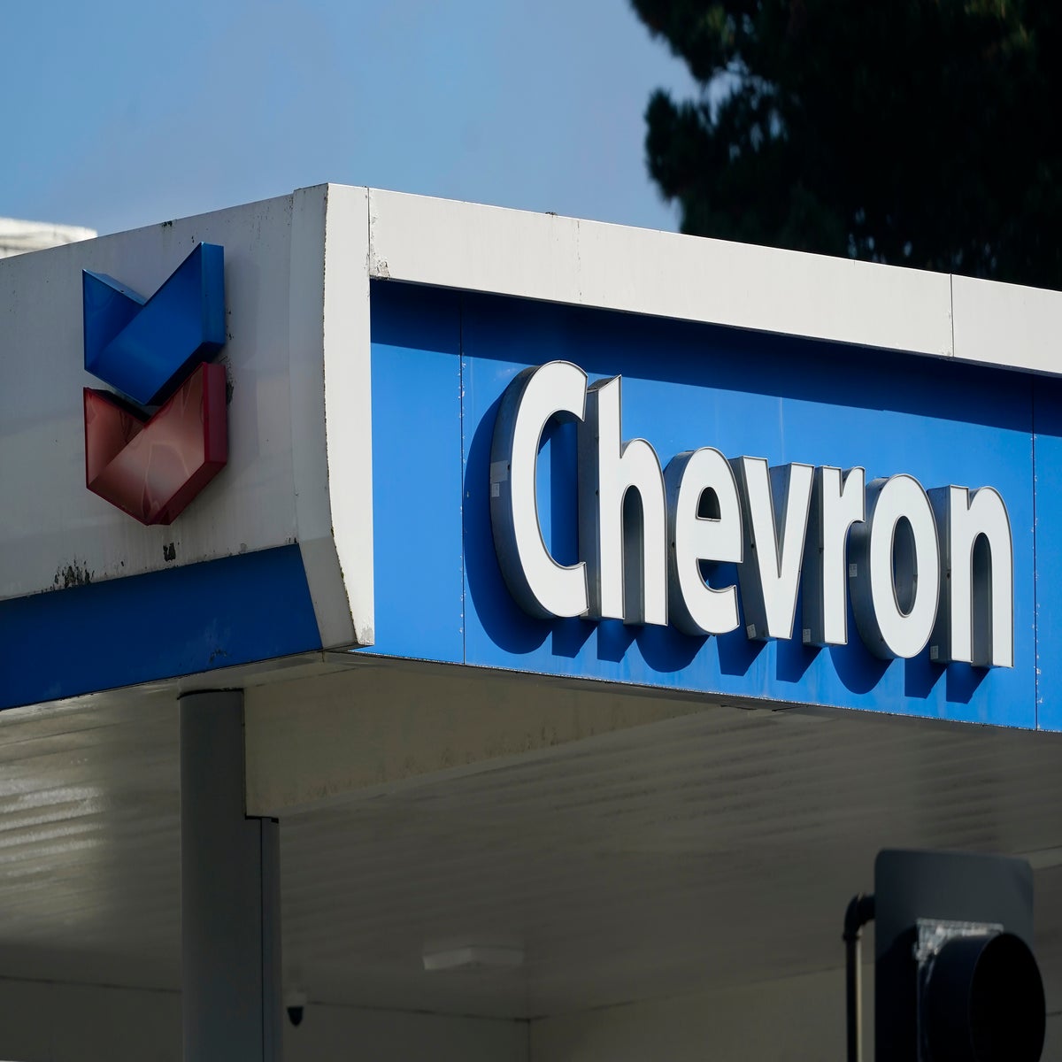 Chevron Azul Neón Retro Chevron Wallpaper In Blue/Green By Today