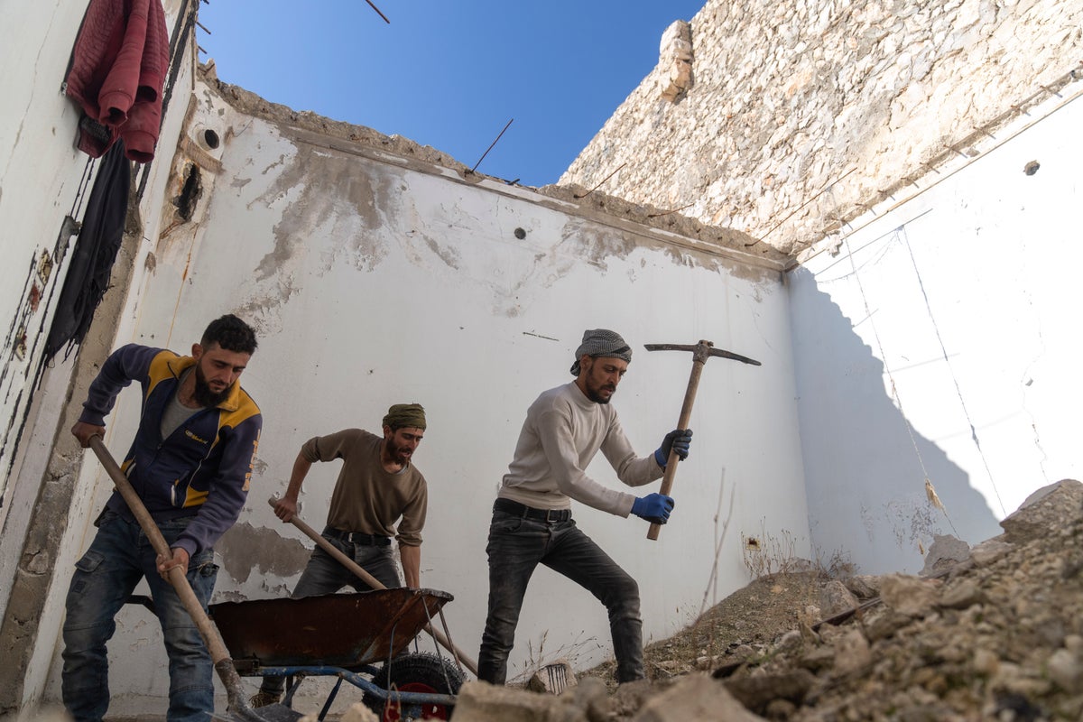 AP PHOTOS: In northern Syria, displaced owners return to houses with no ...