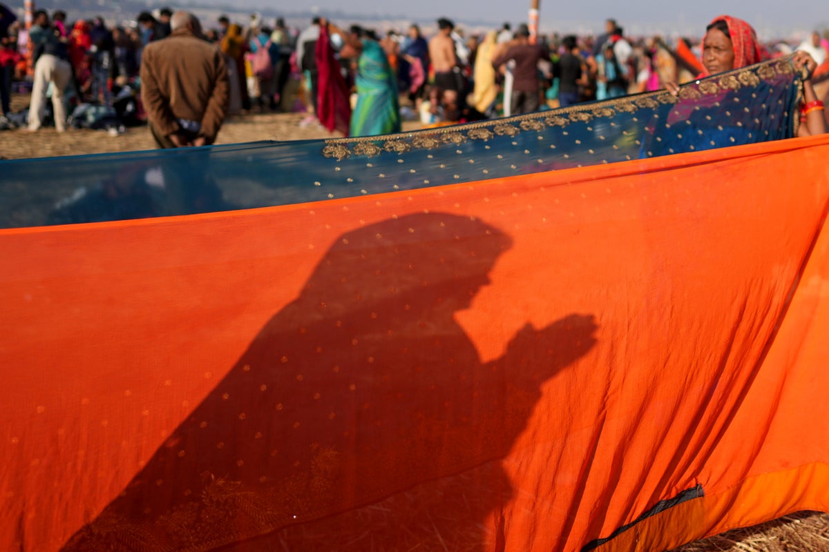 AP PHOTOS: The traditional sari is on colorful display at a massive ...