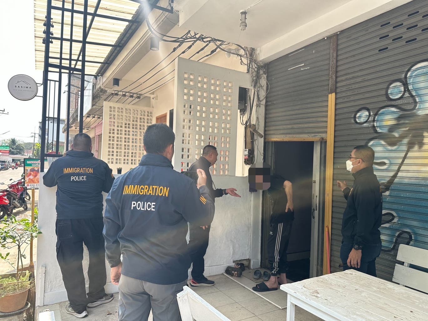 Thai Police arrest British man for overstaying his 30-days tourist visa ...