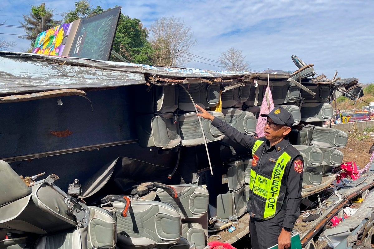 18 dead in a bus crash in eastern Thailand | The Independent