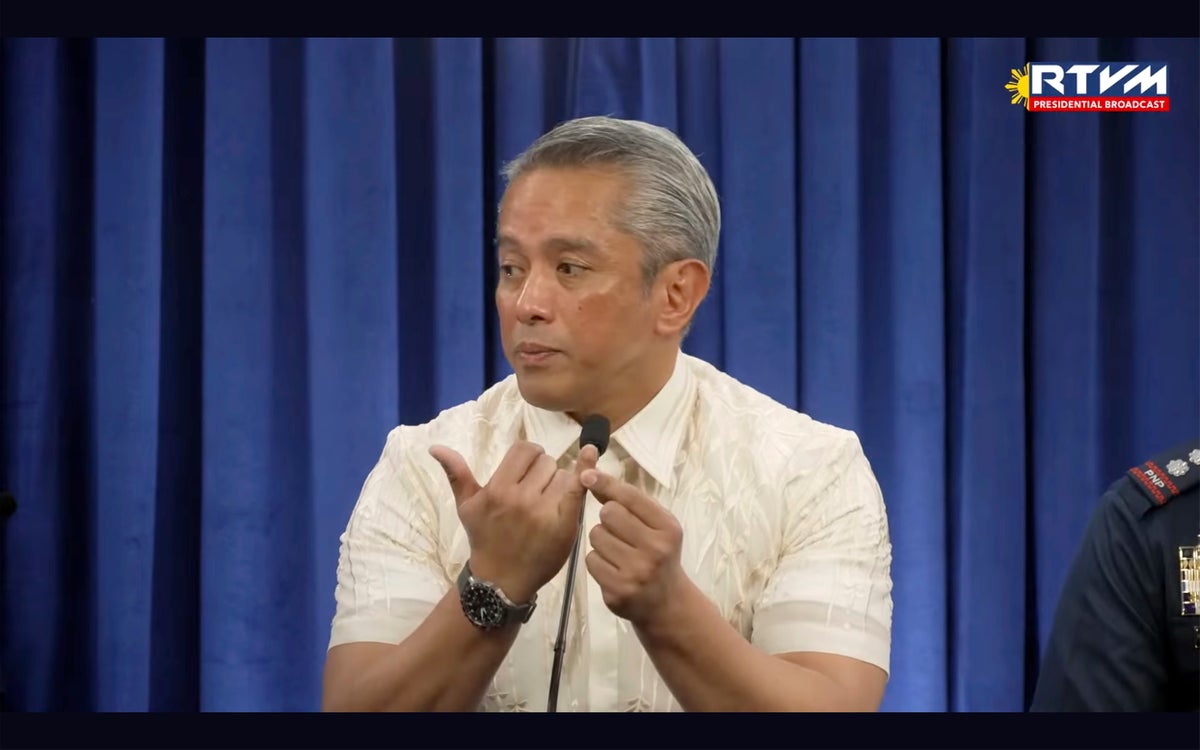 Philippine police rescue a Chinese student whose…