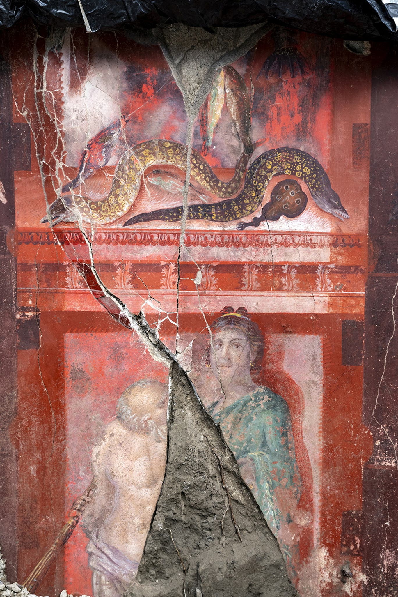 New Pompeii excavations yield a lavish frieze depicting a mysterious ...