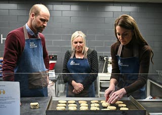 Kate Middleton and Prince William meet with victims of flooding in ...