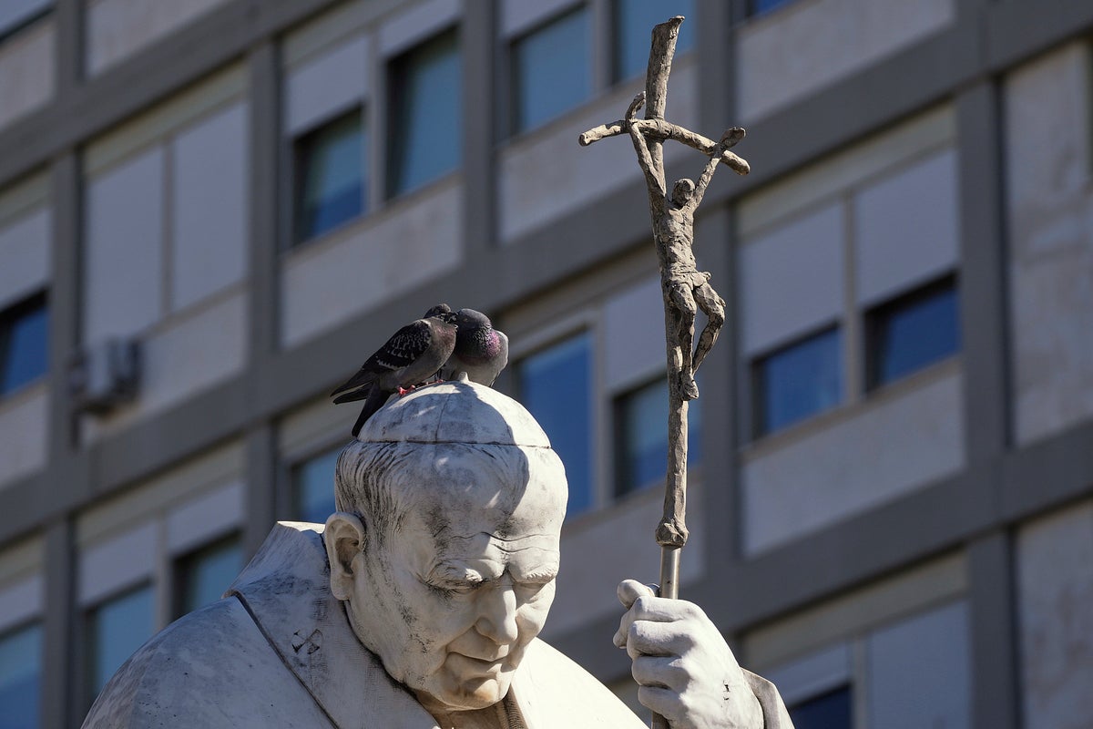 Pope resting after sleeping through the night with a ventilation mask ...
