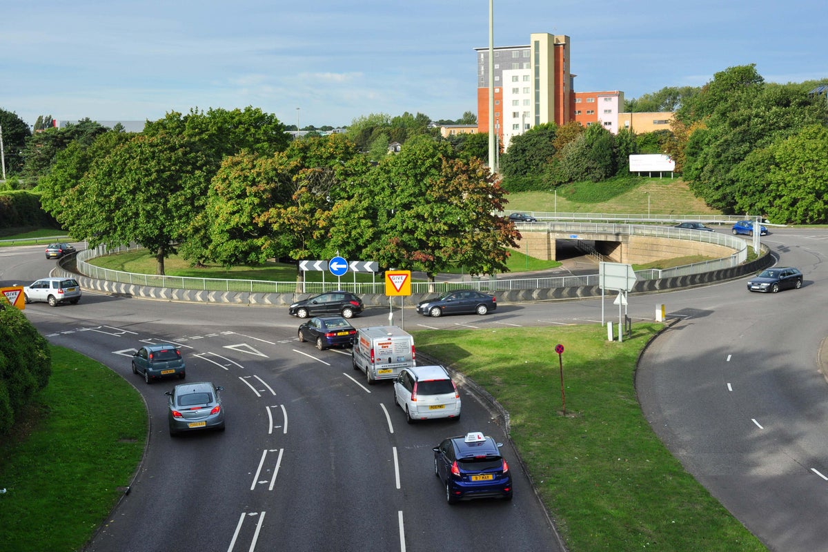 Roundabouts are most common location for near-misses, survey suggests ...