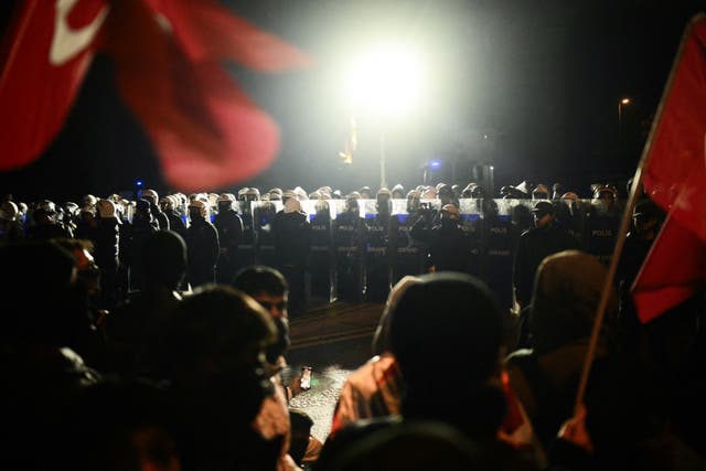 Turkey protests: Anger on the streets of Istanbul as president cracks ...