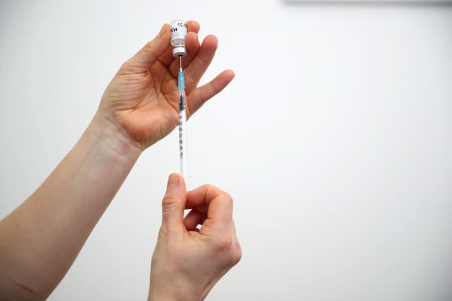 Expert reveals the symptoms of Covid in 2025 - and how long infection ...