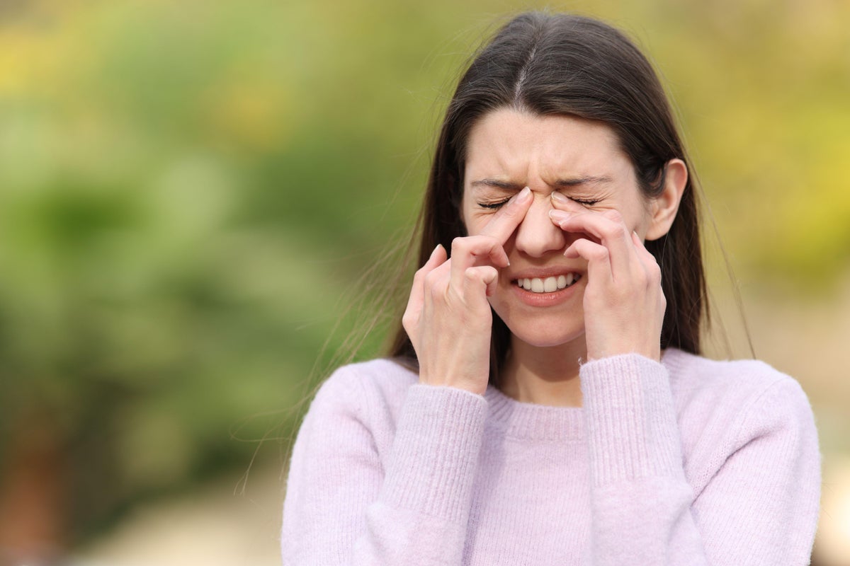 Why rubbing itchy eyes could lead to vision problems | The Independent