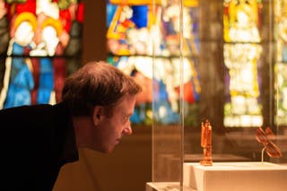 How a grieving museum guard found healing in art – then a bestselling ...