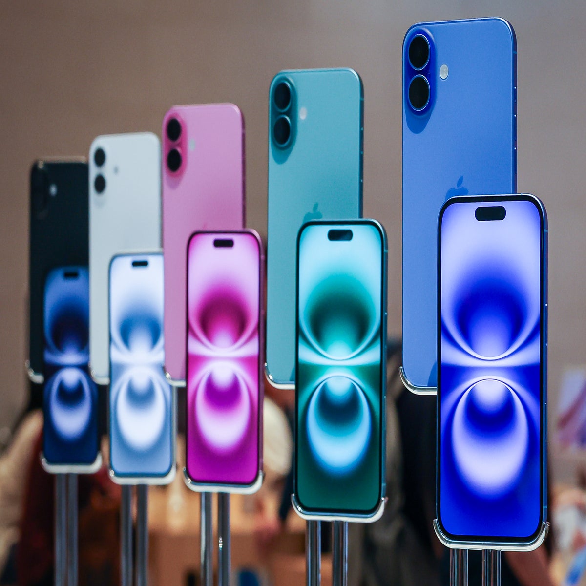 Bakgrunn For 100 Dollar Iphone Millions Of Apple IPhone Users In UK