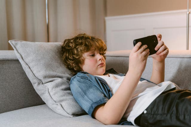 As a headteacher, I’ve seen how smartphones are ruining children’s ...