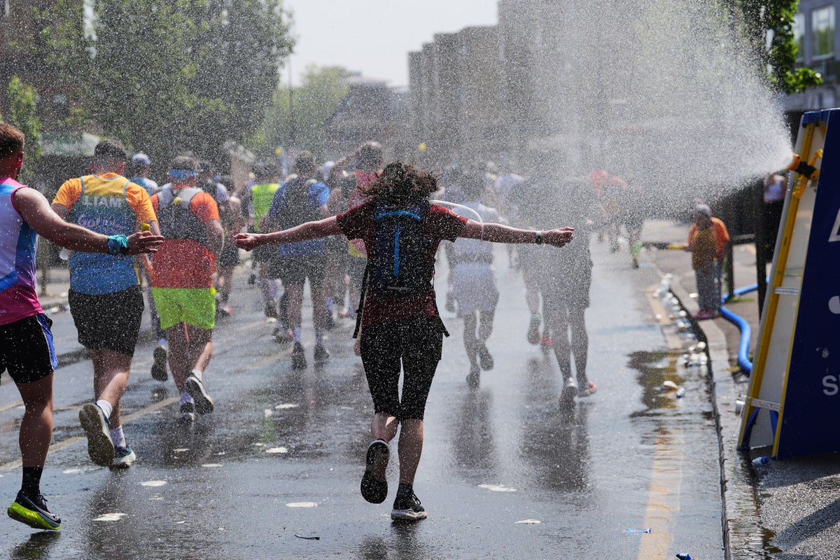 Thousands cross finish line of London Marathon as temperatures hit 22 ...
