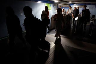 More than 170,000 homes in Paris left without power as blackout halts ...