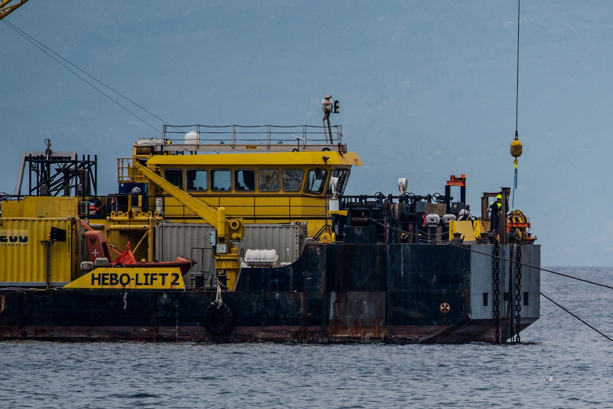 Diver dies during mission to recover tragic Bayesian superyacht in ...