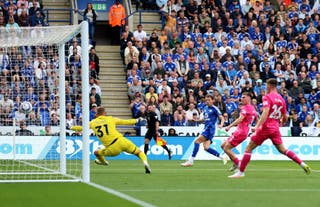 Jamie Vardy provides fitting farewell to Leicester with 200th goal for ...