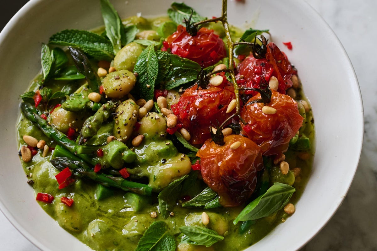 Pesto butter beans with roasted tomatoes: Easy midweek dinner recipe ...