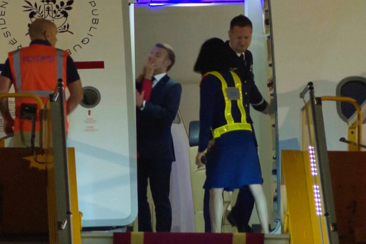 Video of Emmanuel Macron being pushed in face by wife goes viral | The ...