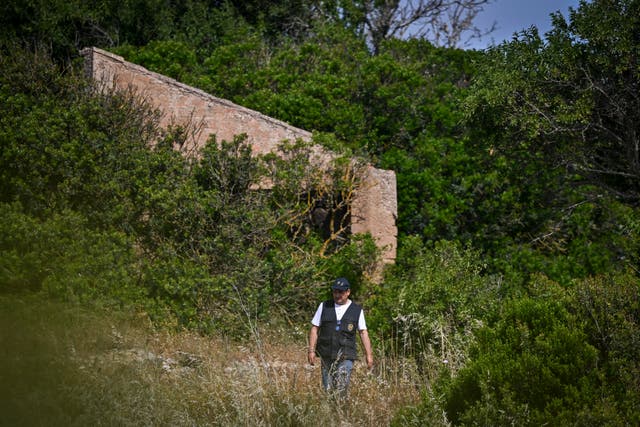 “18 YEARS MISSING – NOW THERE’S A CHANGE!” What really happened to Madeleine McCann? The secret ...