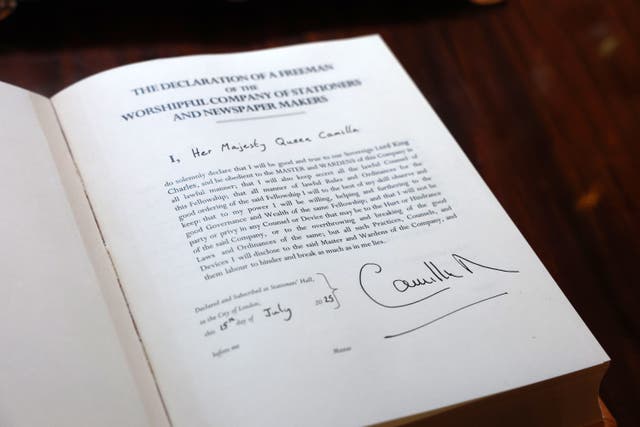 Queen made honorary freeman and liveryman of stationers and newspapers ...