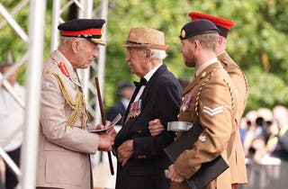 VJ Day: Queen Camilla wipes away tear as veteran pays tribute to King’s cancer battle | The ...