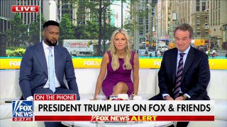 Trump completely sidetracks Fox & Friends interview by gushing over Hannity and Earhardt’s ...