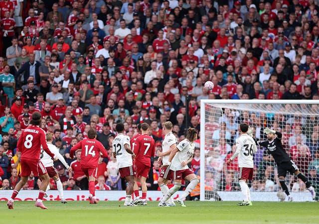 Arsenal goalkeeper David Raya points to new Puma ball after conceding ...