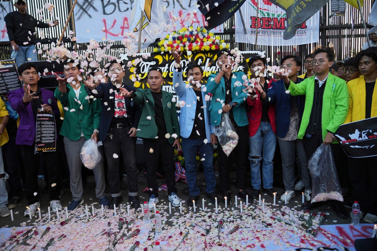 Indonesian leader fires the ministers of finance and security after ...